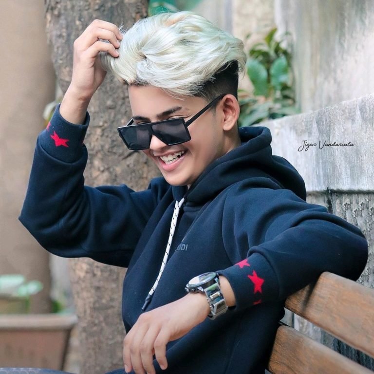 Deepak Joshi Age, Biography, Height, Net Worth, Family & Facts