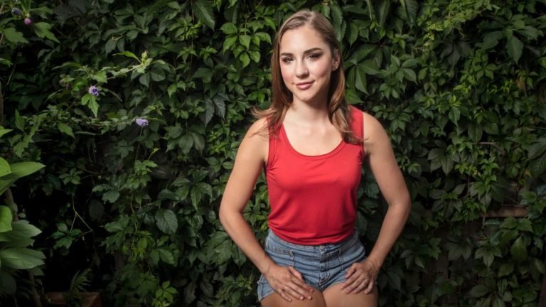 Mikhaila Peterson Age, Biography, Height, Net Worth, Family & Facts