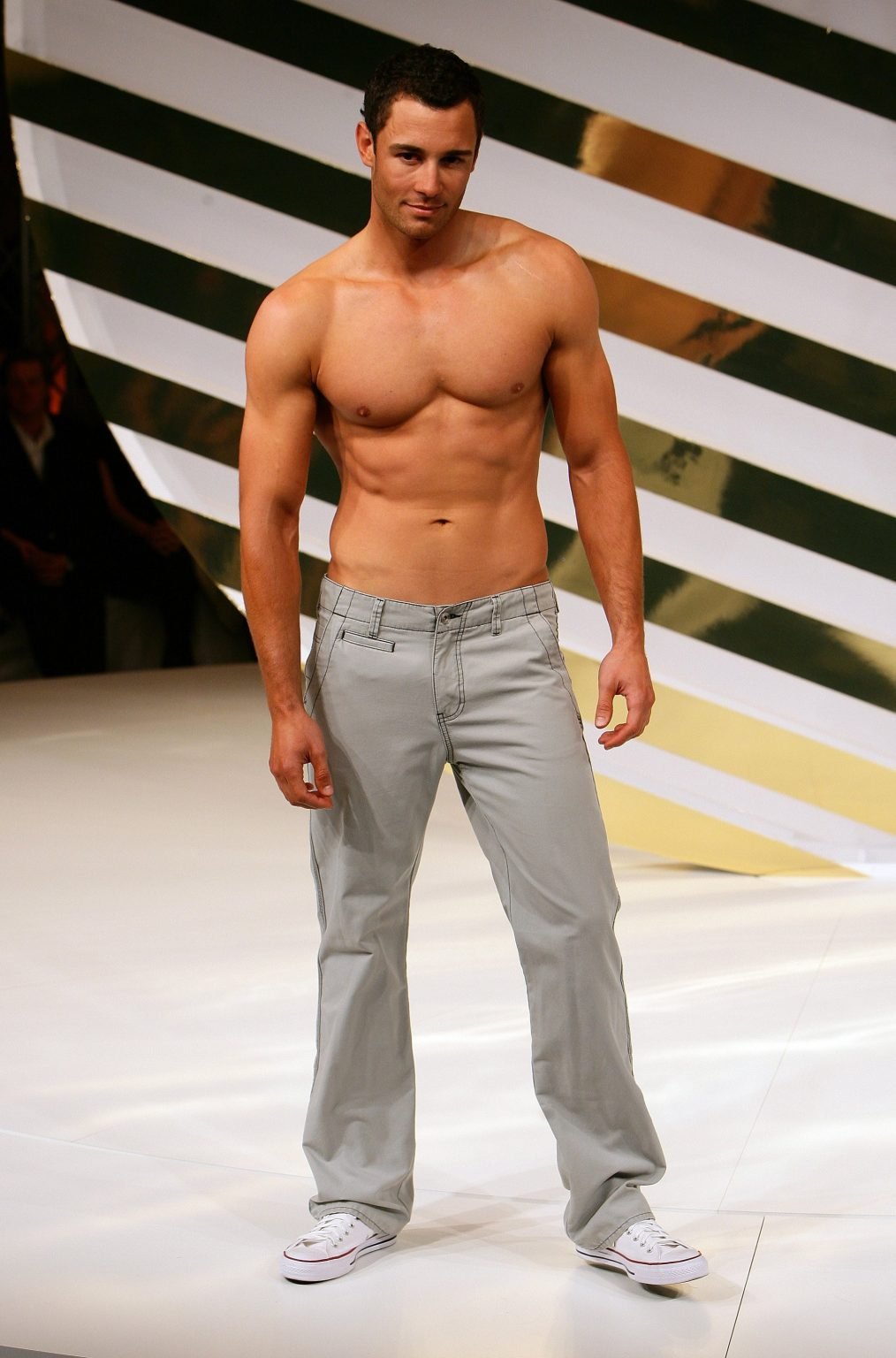 Jake Wall Age, Biography, Height, Net Worth, Family & Facts