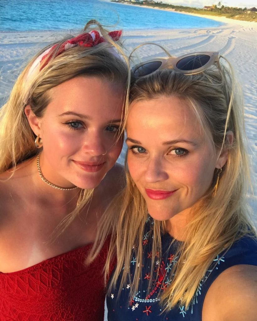 Ava Elizabeth Phillippe Age, Parents, Biography, Height, Net Worth ...