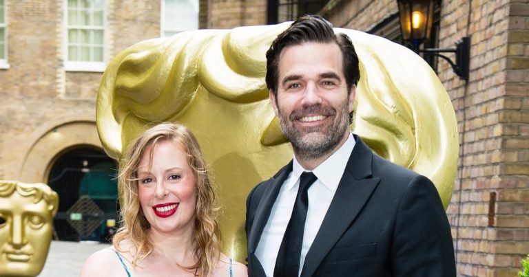 Leah Delaney (Rob Delaney's Wife) Age, Biography, Height, Net Worth ...