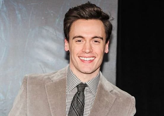 Erich Bergen Age, Biography, Height, Net Worth, Family & Facts