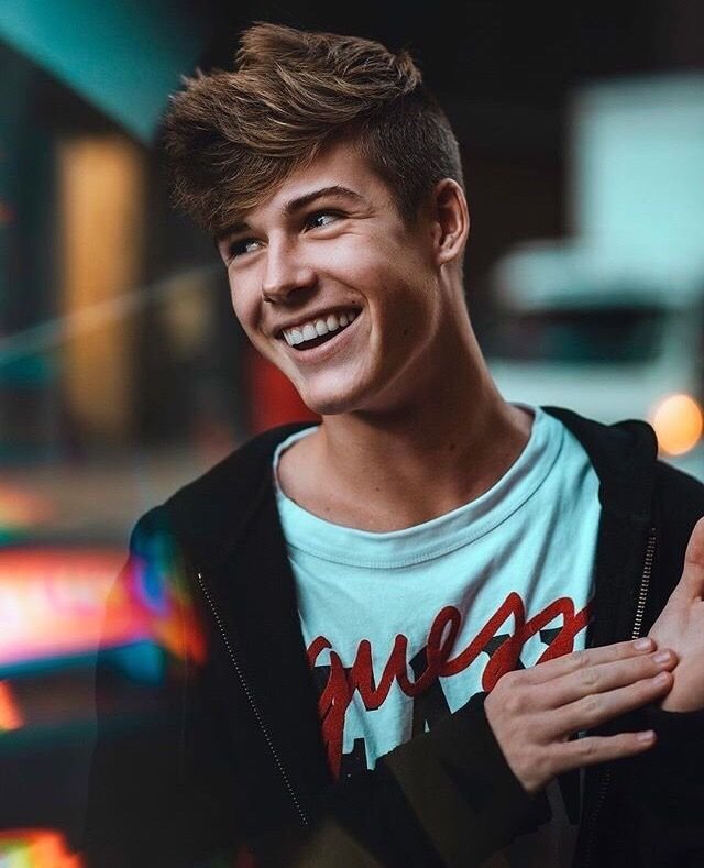 Blake Gray (Internet personality) Age, Biography, Height, Net Worth ...