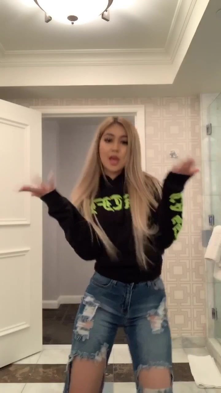 Nikki Valadez (Nikki V) Age, Biography, Height, Net Worth, Family & Facts