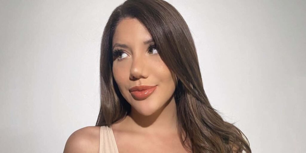 Laura Mellado (Internet personality) Age, Biography, Height, Net Worth ...