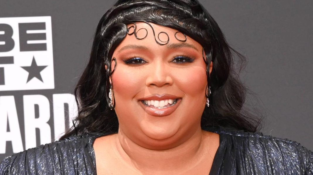 Lizzo Age, Biography, Height, Net Worth, Family & Facts