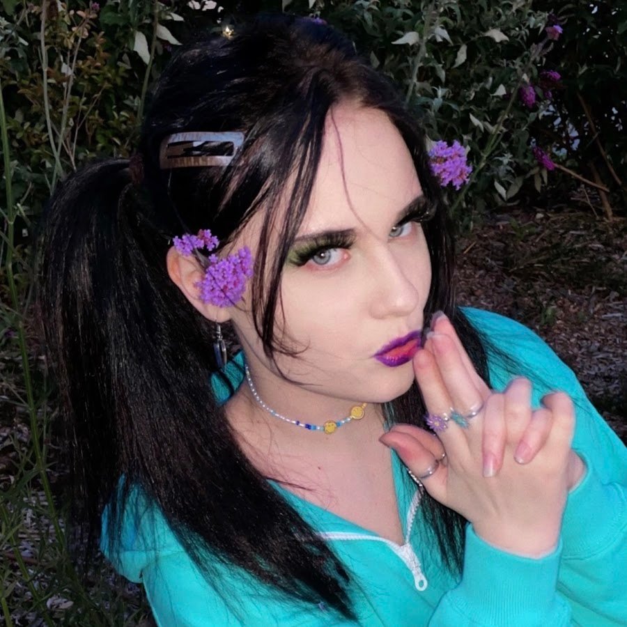 Hayley Stewart (Haylo Hayley) Age, Biography, Height, Net Worth, Family & Facts