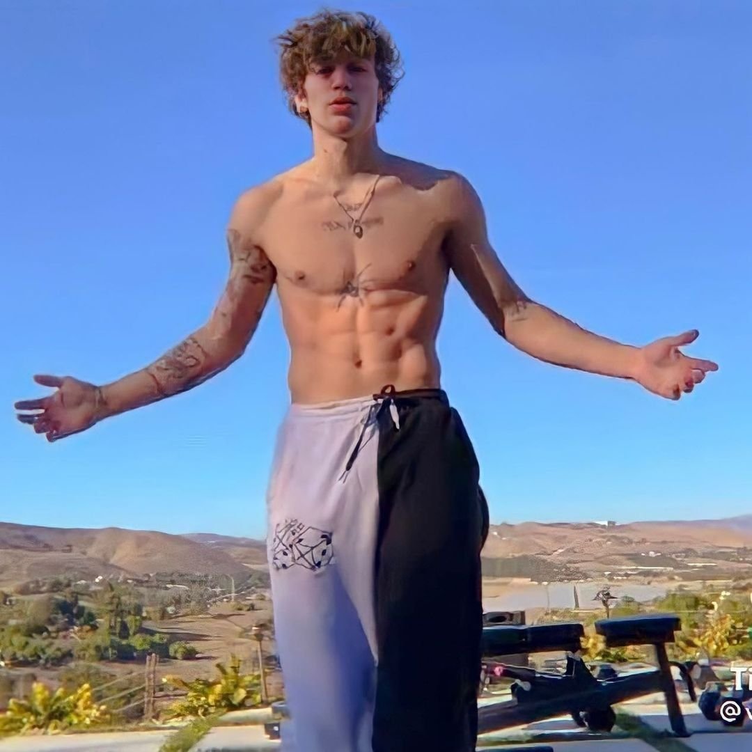 Vinnie Hacker (Internet personality) Age, Biography, Height, Net Worth ...