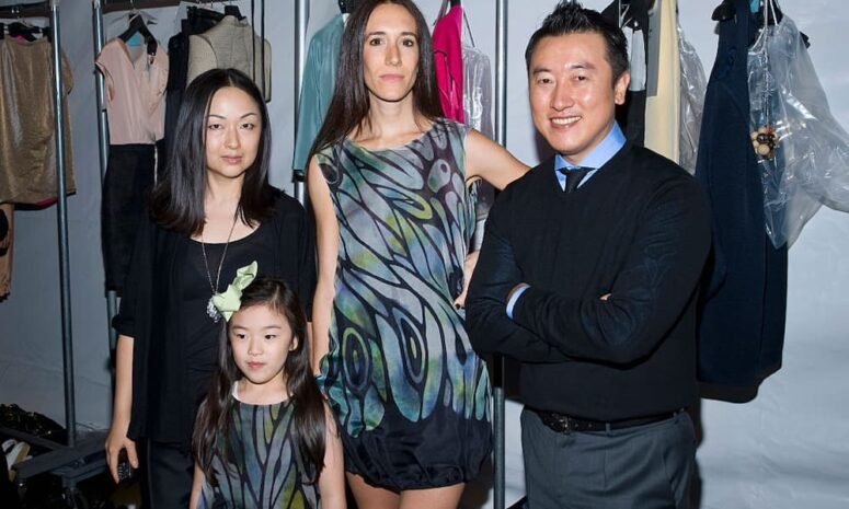 Elle Neumann (Rebekah Neumann's Daughter) Age, Biography, Height ...