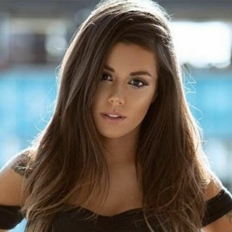 Juli Annee (Model) Age, Biography, Height, Net Worth, Family & Facts