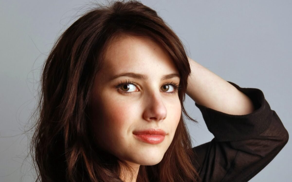 Emma Roberts Movies, Aunt, Age, Height, Parents, Pregnant & Biography