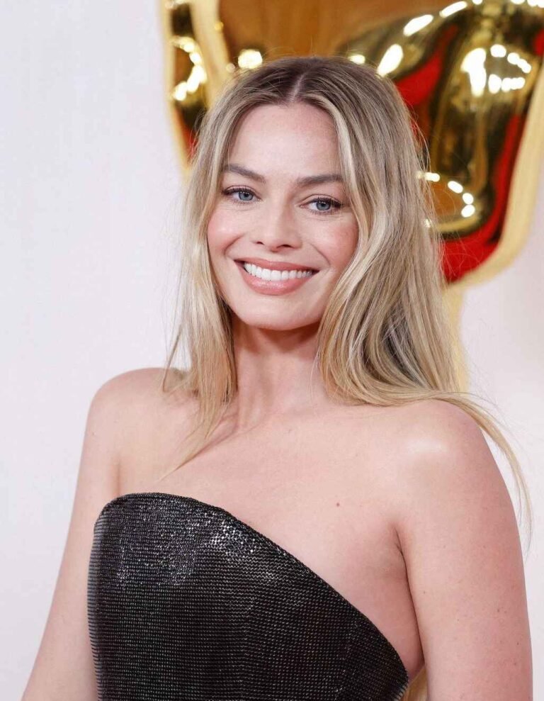 Margot Robbie Age, Net Worth, Movies, Husband, Facts, Son & Biography